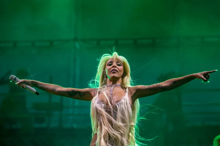 Doja Cat Has A Sobering Answer For People Claiming She Looks Sad - Loud ...