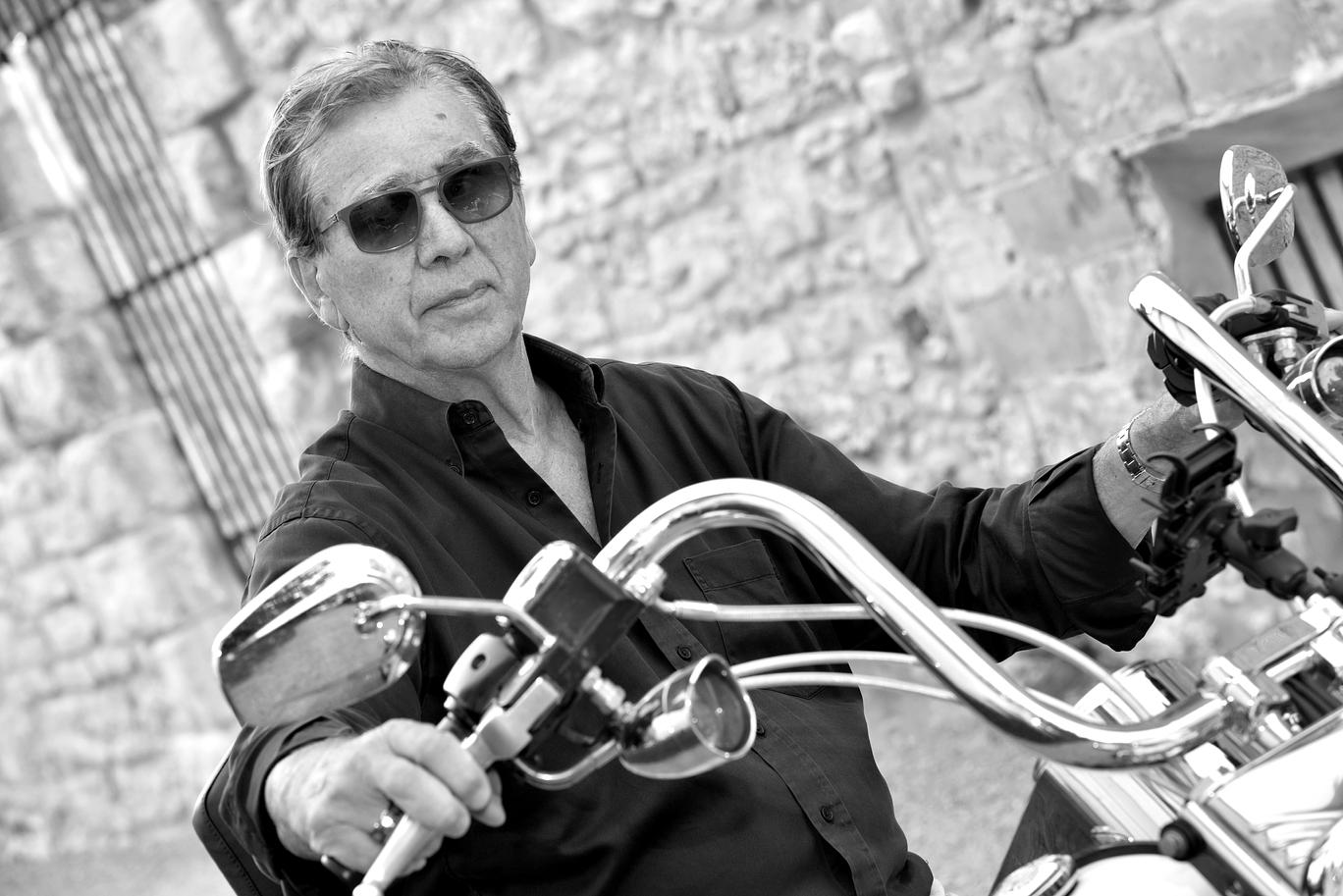 Minding past & present, David Deacon launches into rock & blues with ...
